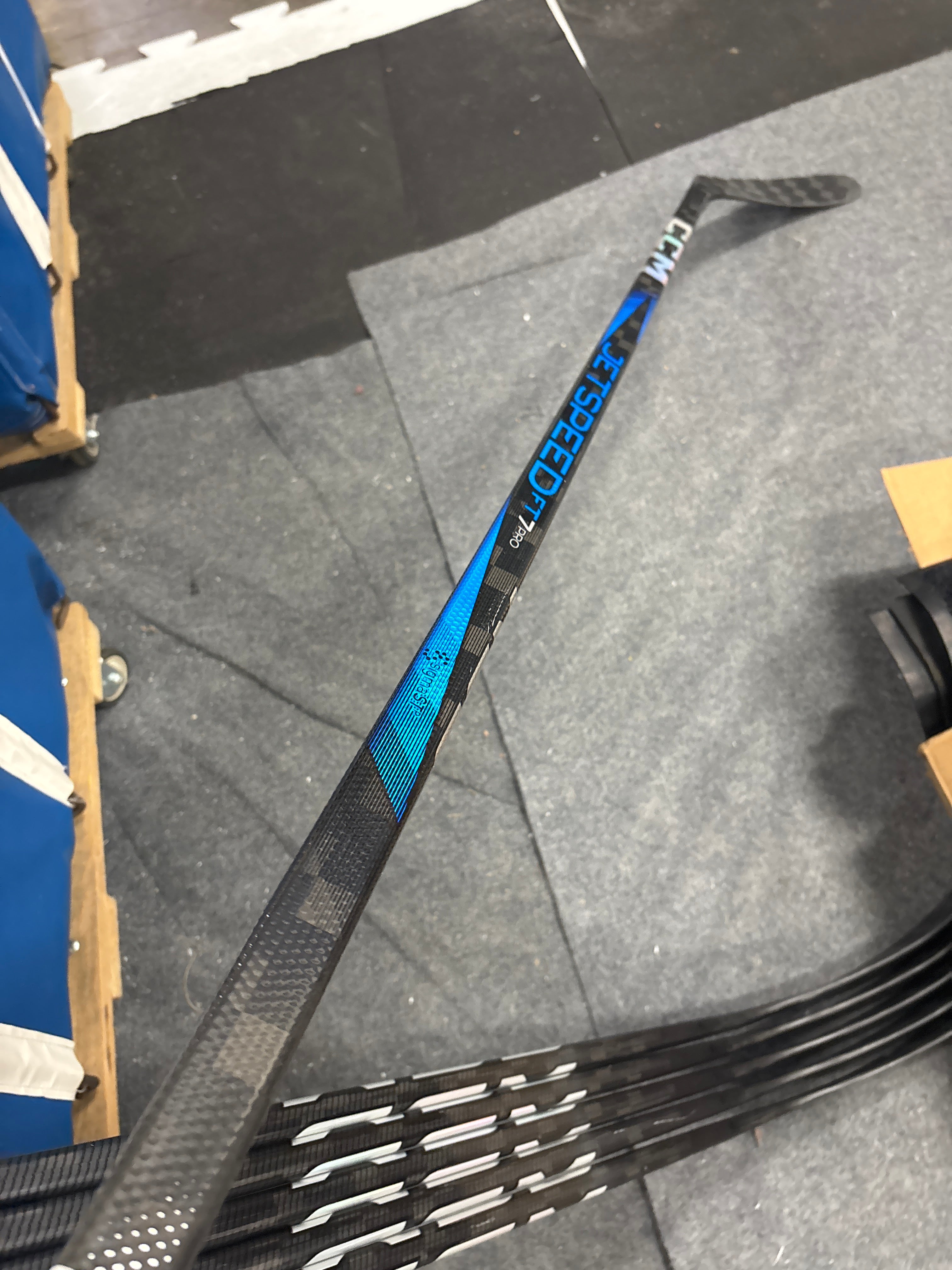 Colangelo New CCM Trigger 7 Pro - RH - Custom Blue - P90TM - 85 Flex ...
